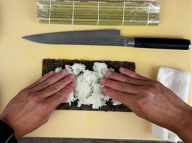 How to spead sushi rice on seaweed | Sushi Resource